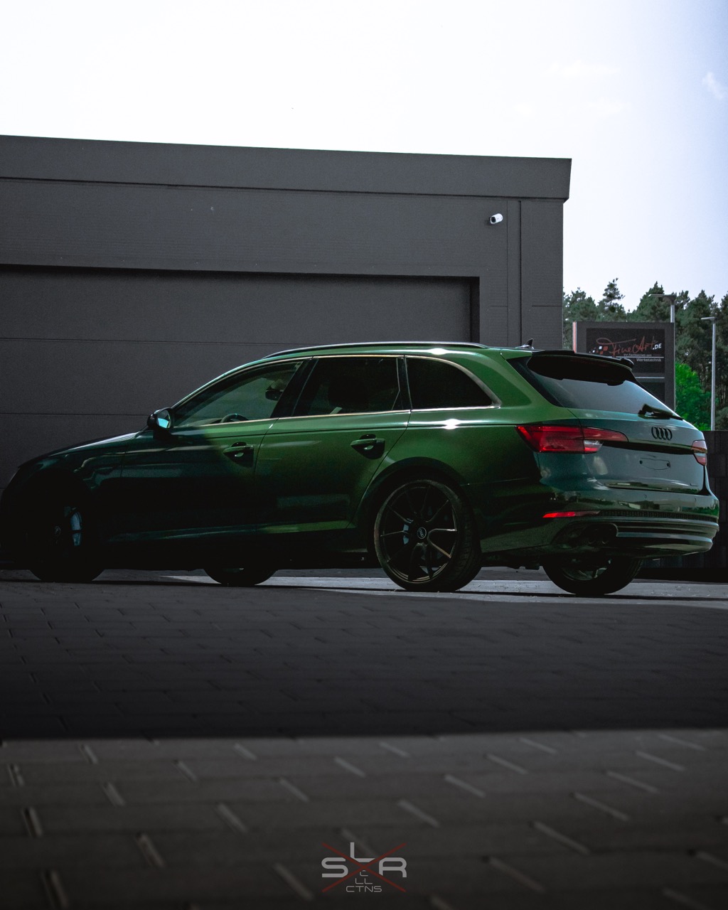 British Racing Green - Platinum Wrapping Film